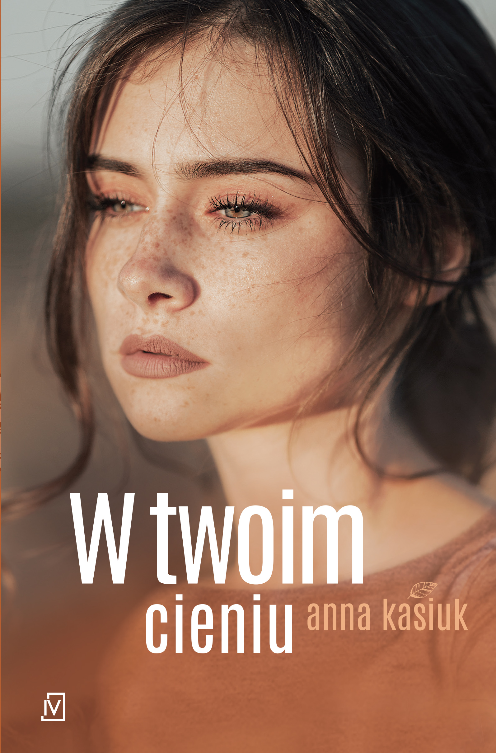 W twoim cieniu - Anna Kasiuk | Księgarnia Wydaje nam się